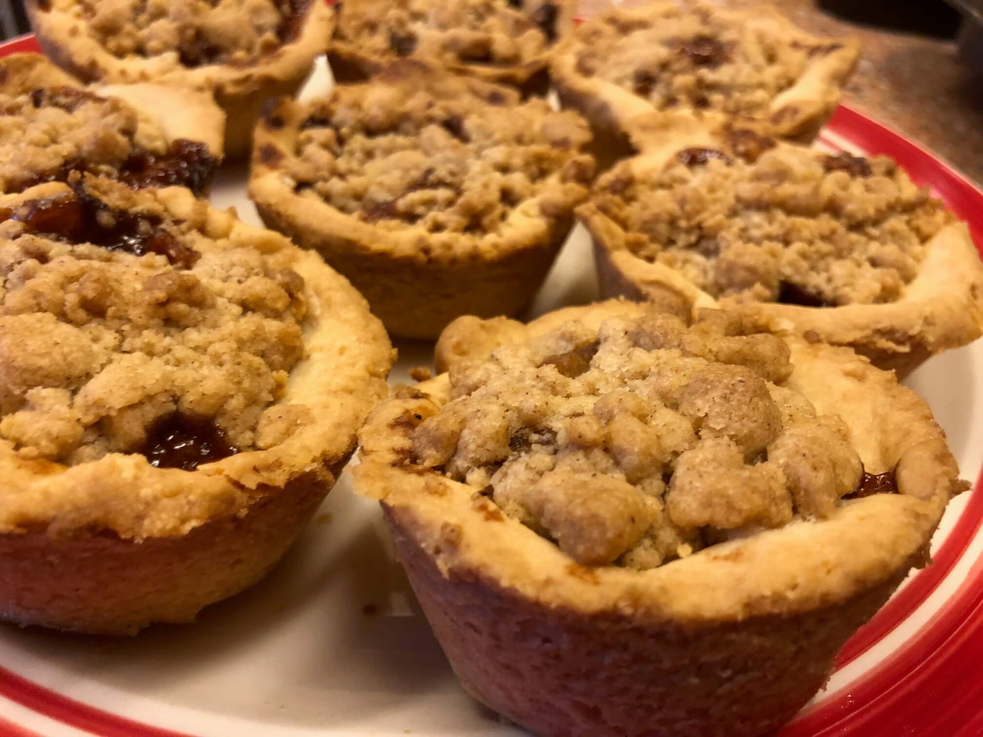 Mini Individual Apple Crumble Pies | The Vegas Mom